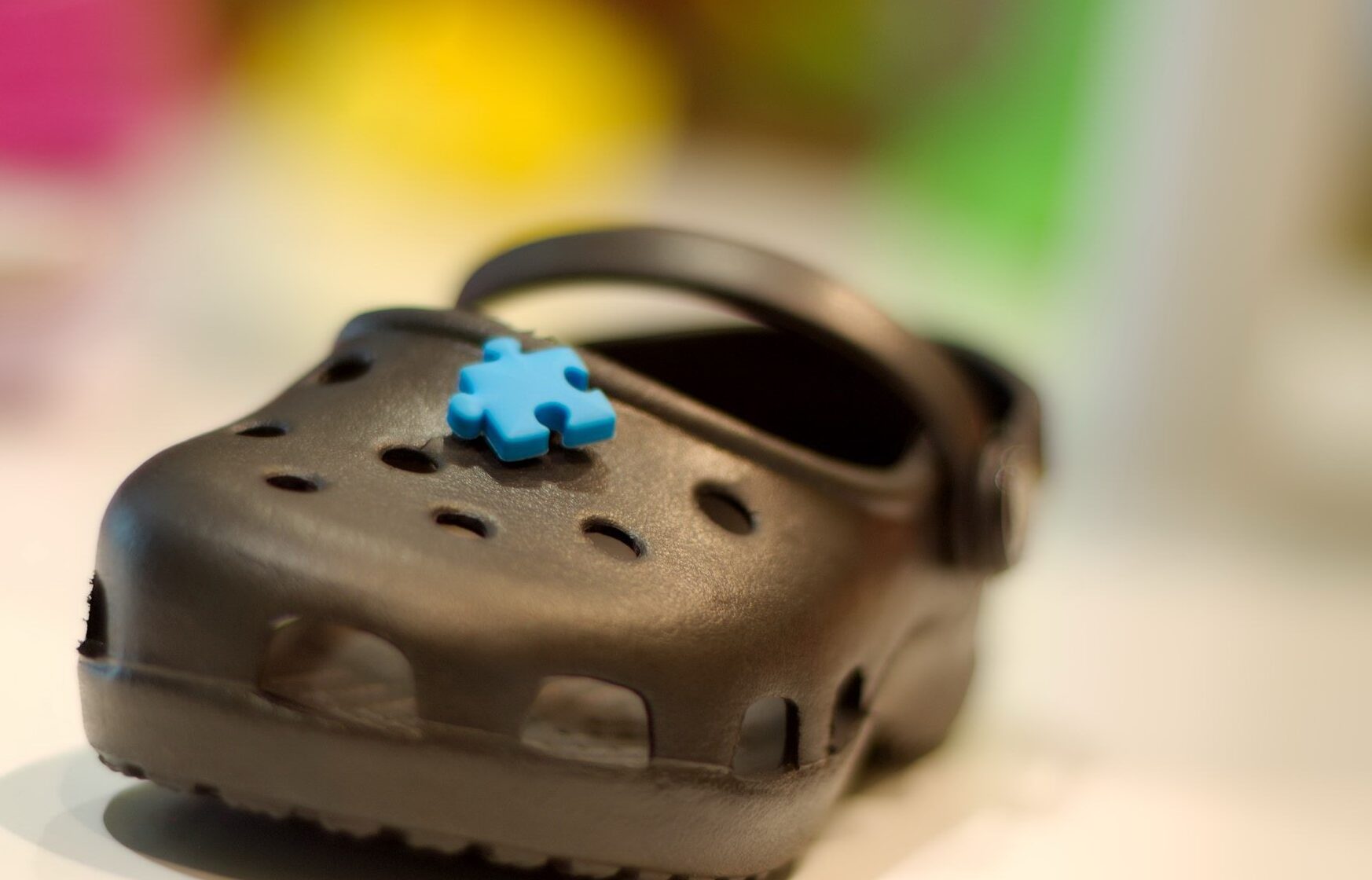El origen de las Crocs: ¿Quién inventó este calzado tan popular ...